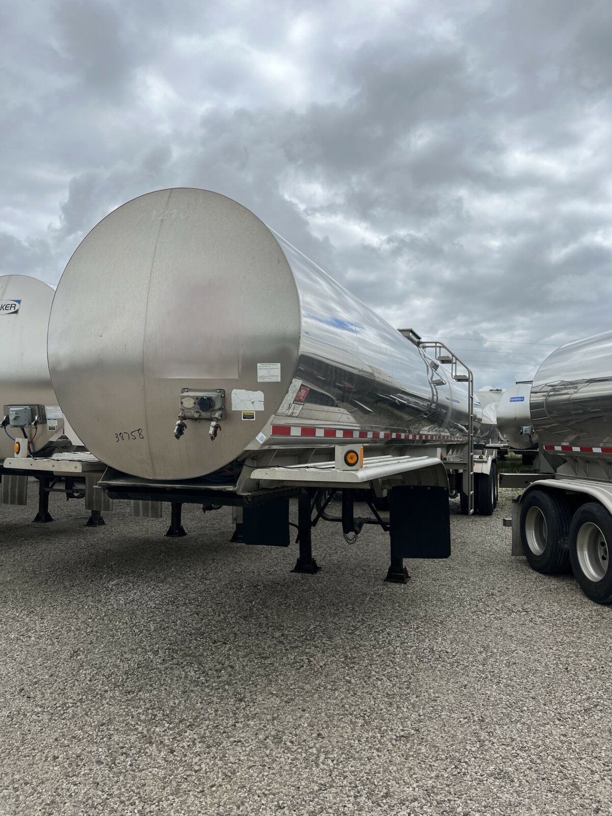 2007 WALKER 6300 GALLON 3A SANITARY TRANSPORT - SEMO Tank