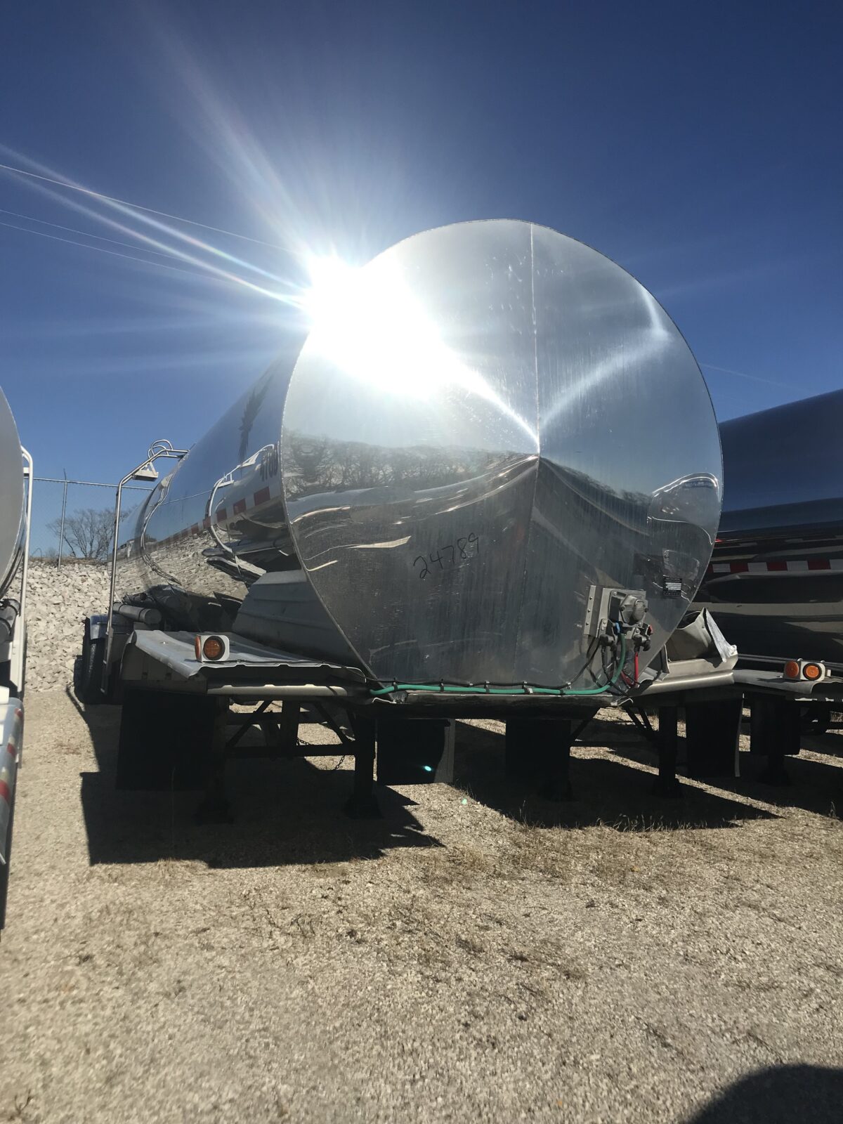 2001 POLAR 6500 GALLON 3A SANITARY - SEMO Tank