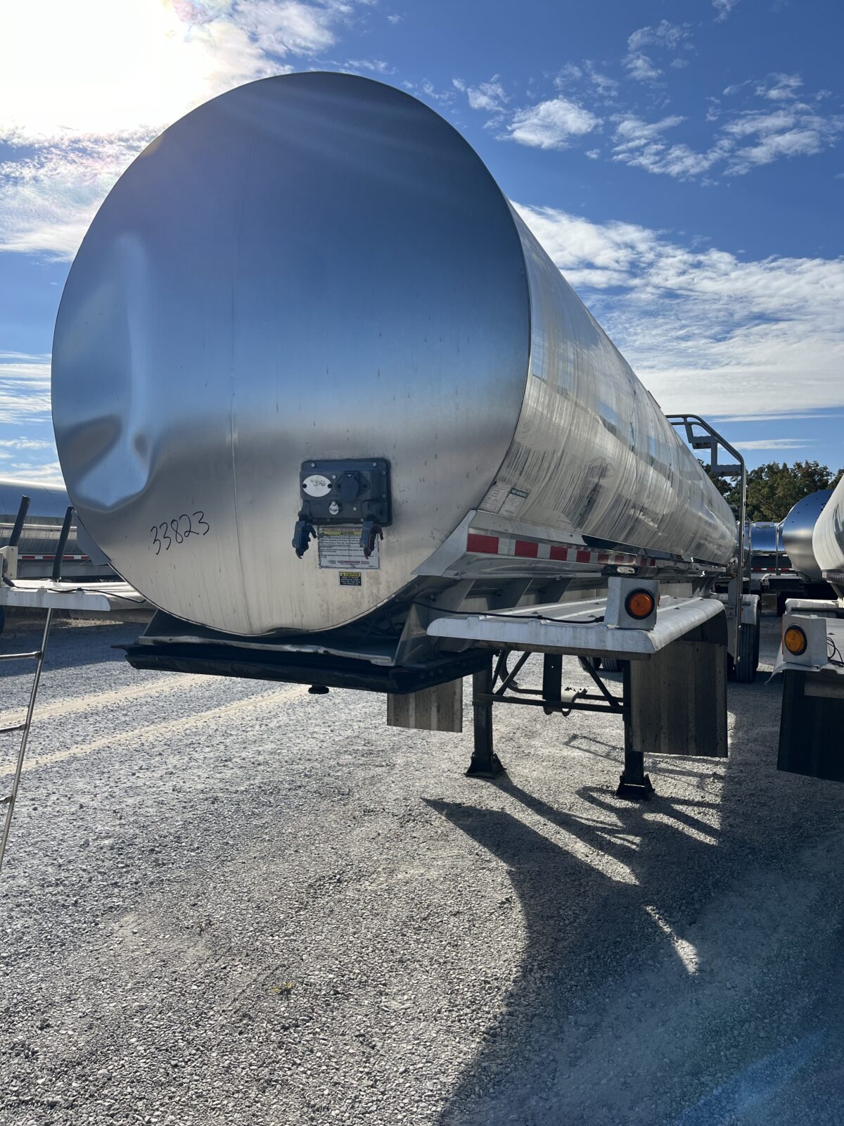 2000 WALKER 6200GAL 3A SANITARY - SEMO Tank