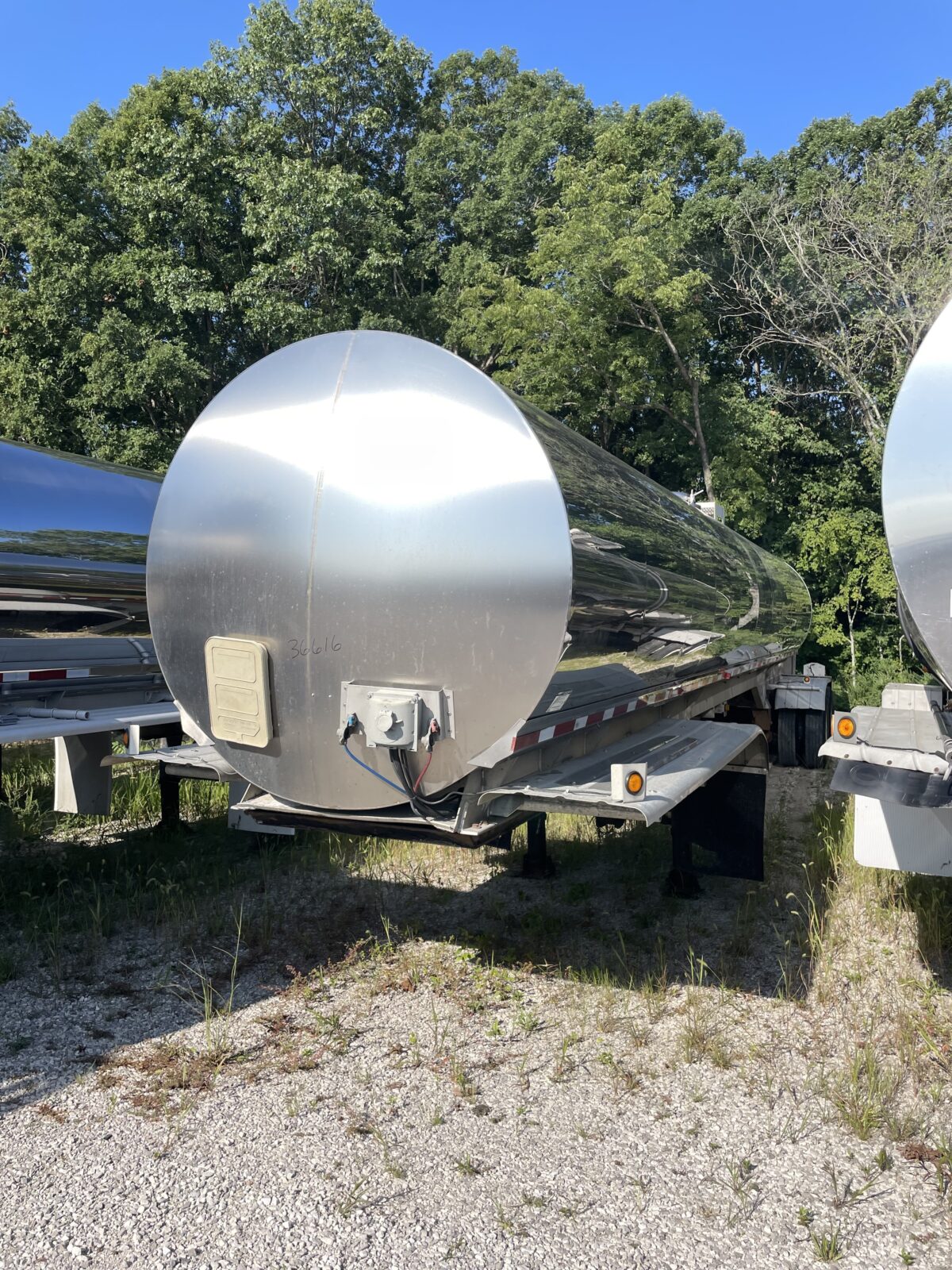 2004 WALKER 6200GAL 3A SANITARY - SEMO Tank