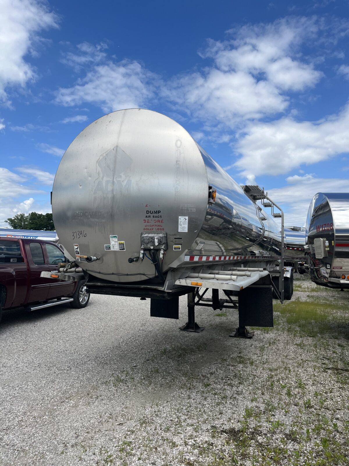 2005 WALKER 7000 GALLON FOOD GRADE WITH PUMP 37396 - SEMO Tank
