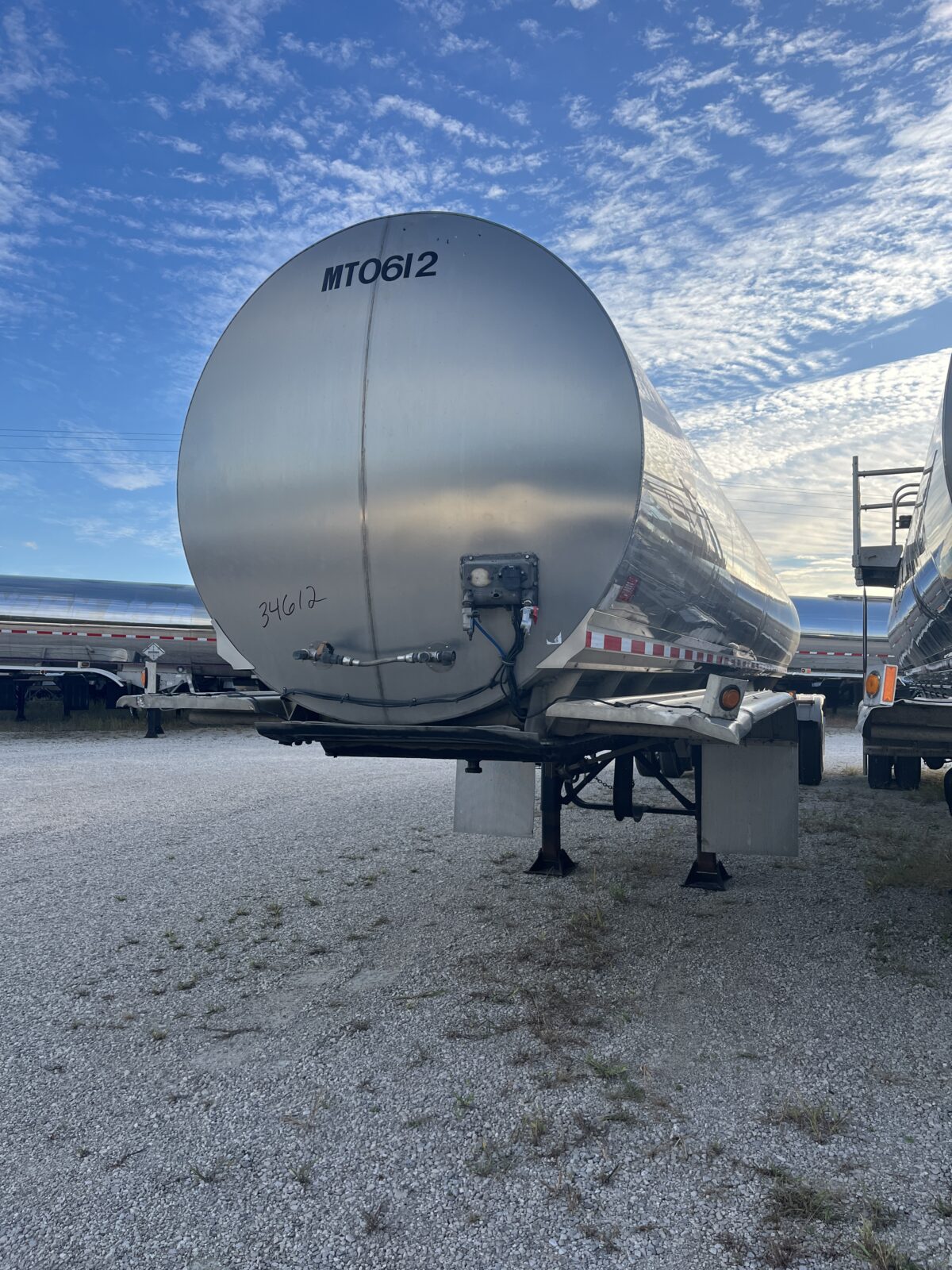 2002 WALKER 6800 GALLON FOOD GRADE WITH PUMP 34612 - SEMO Tank